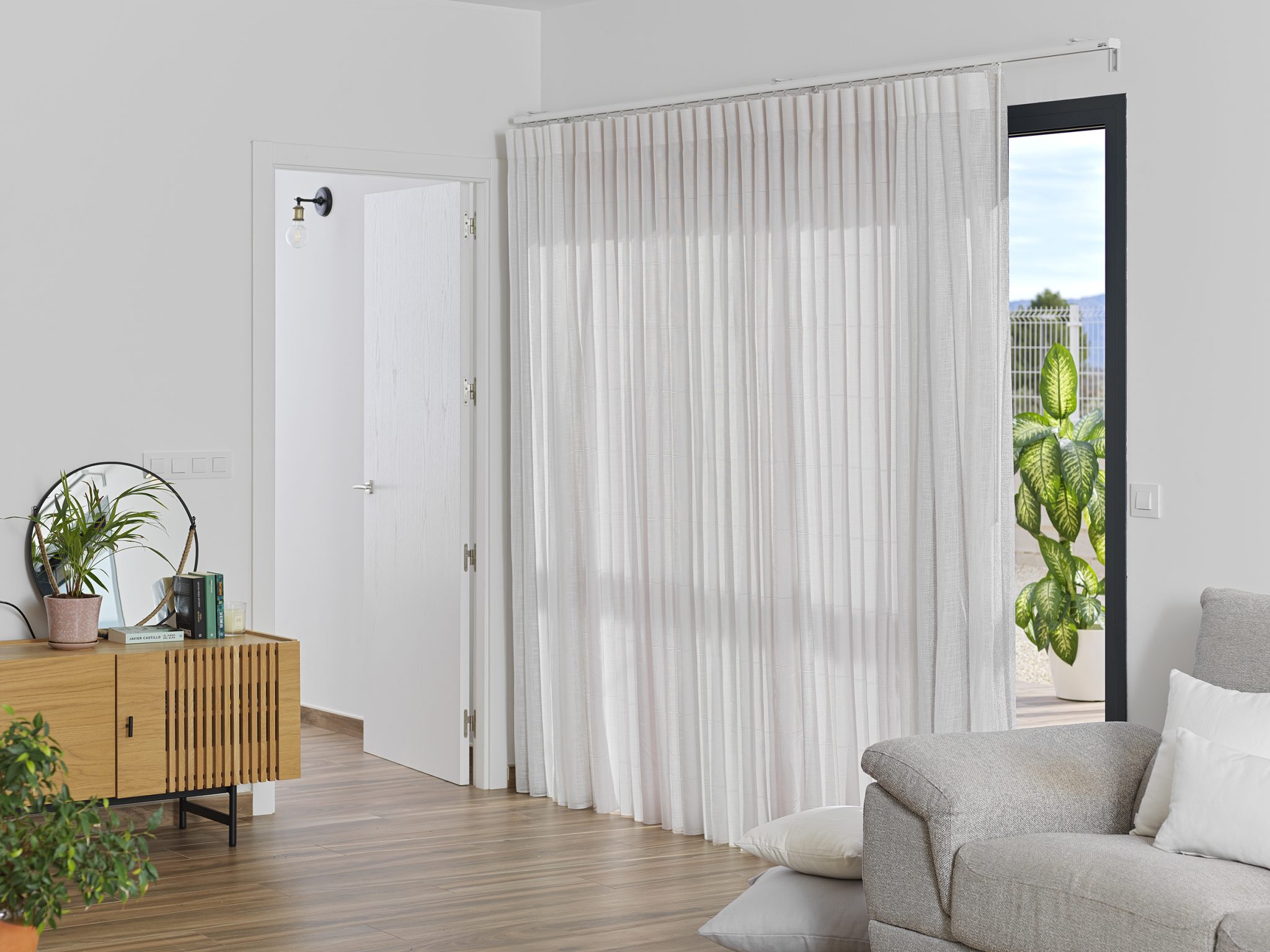 Las 9 ventajas del sistema de lamas verticales individuales: DUOMO BY DESTINY DECOR - Destiny Decor